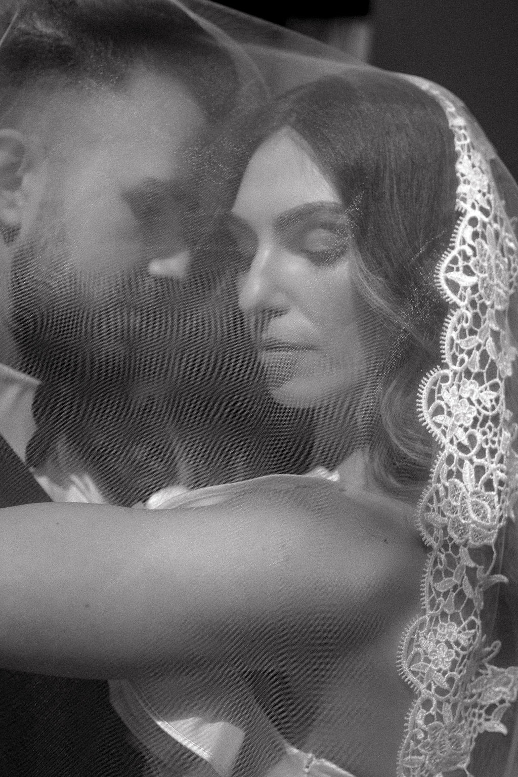 White Swan Castle | Sacramento Wedding Venue - ariannamaddoxphotography.com