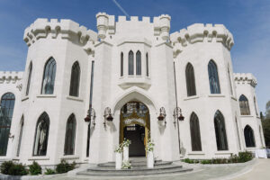 White Swan Castle | Sacramento Wedding Venue - ariannamaddoxphotography.com