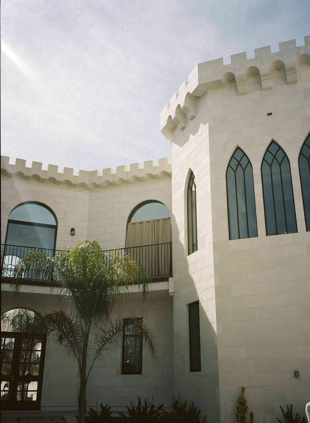 White Swan Castle | Sacramento Wedding Venue - ariannamaddoxphotography.com