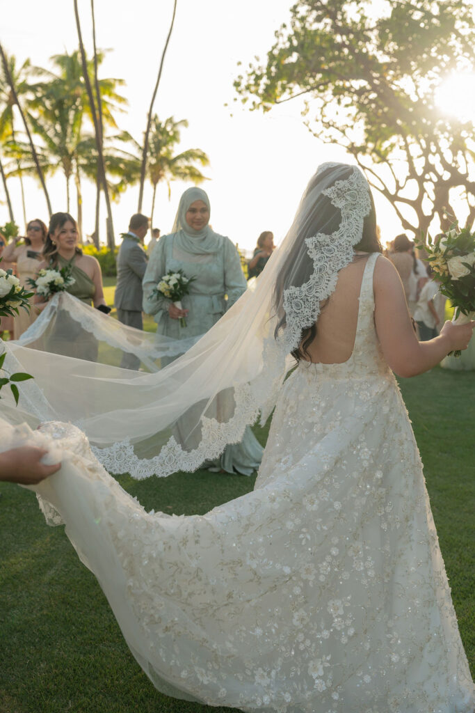 Lanikuhonua Wedding - A Summer Hawaiian Wedding Day ...