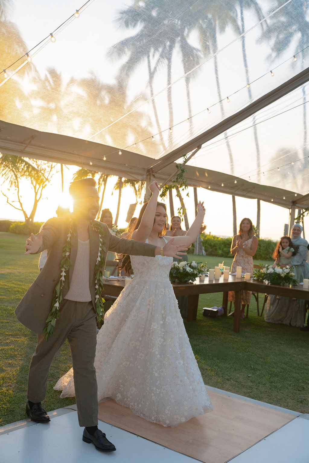 Lanikuhonua Wedding - A Summer Hawaiian Wedding Day ...